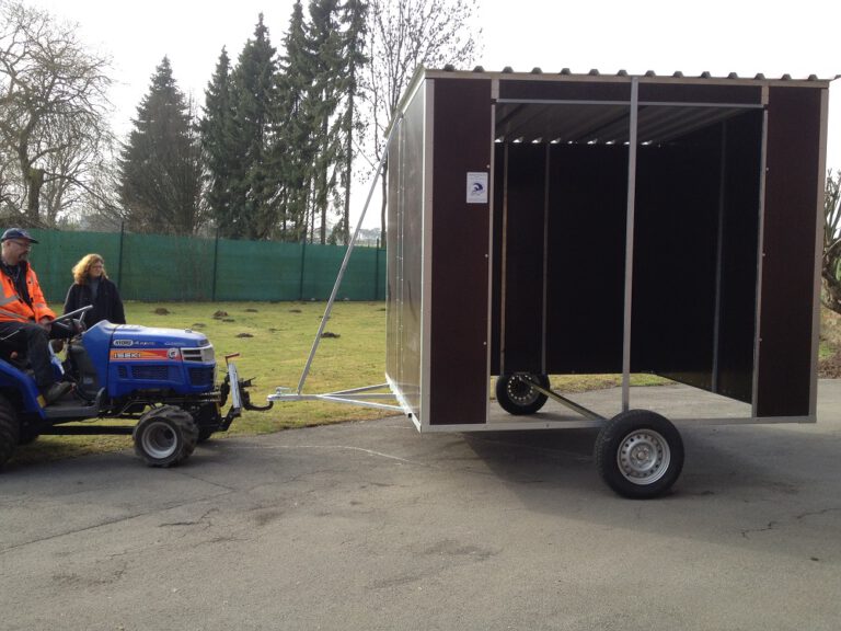 Weidehütten - HIPPO-TECH | Fahrbare stationäre Weidehütten, Weideboxen ...